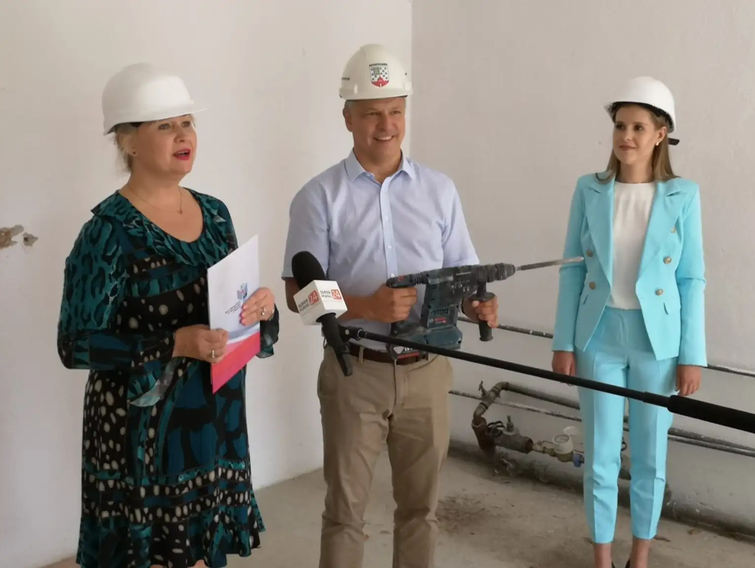 Burmistrz Robert Czapla rozpoczął modernizację biblioteki